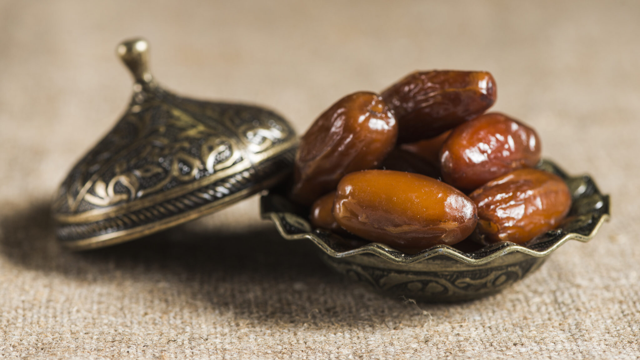 Dates With Cucumbers: Sunnah of The Prophet(PBUH) - Hijama Natural Healing
